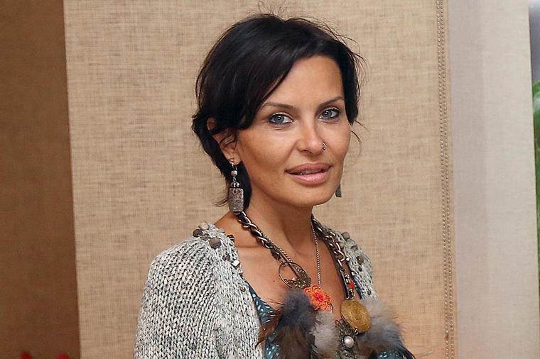 Elena Karaman Karić usvojila crnu mačku | Lepa i srećna