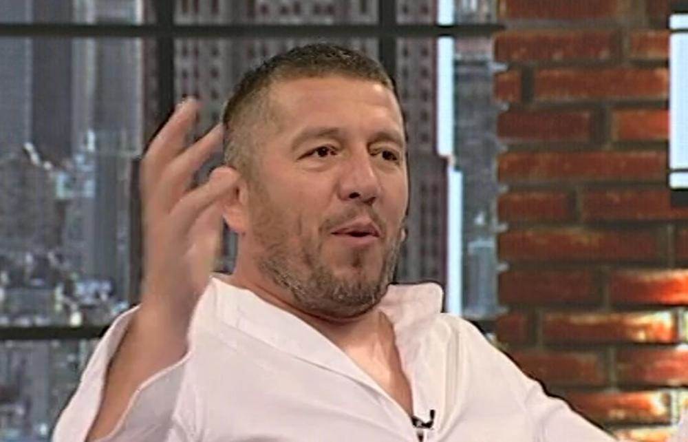 Pevač Ćemo na operaciji | Lepa i srećna