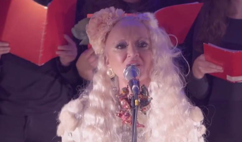 Bebi Dol brine o bolesnoj majki i tetki | Lepa i srećna