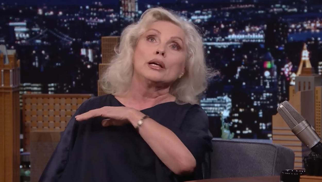 Debora Hari Blondi se povukla na selo | Lepa i srećna