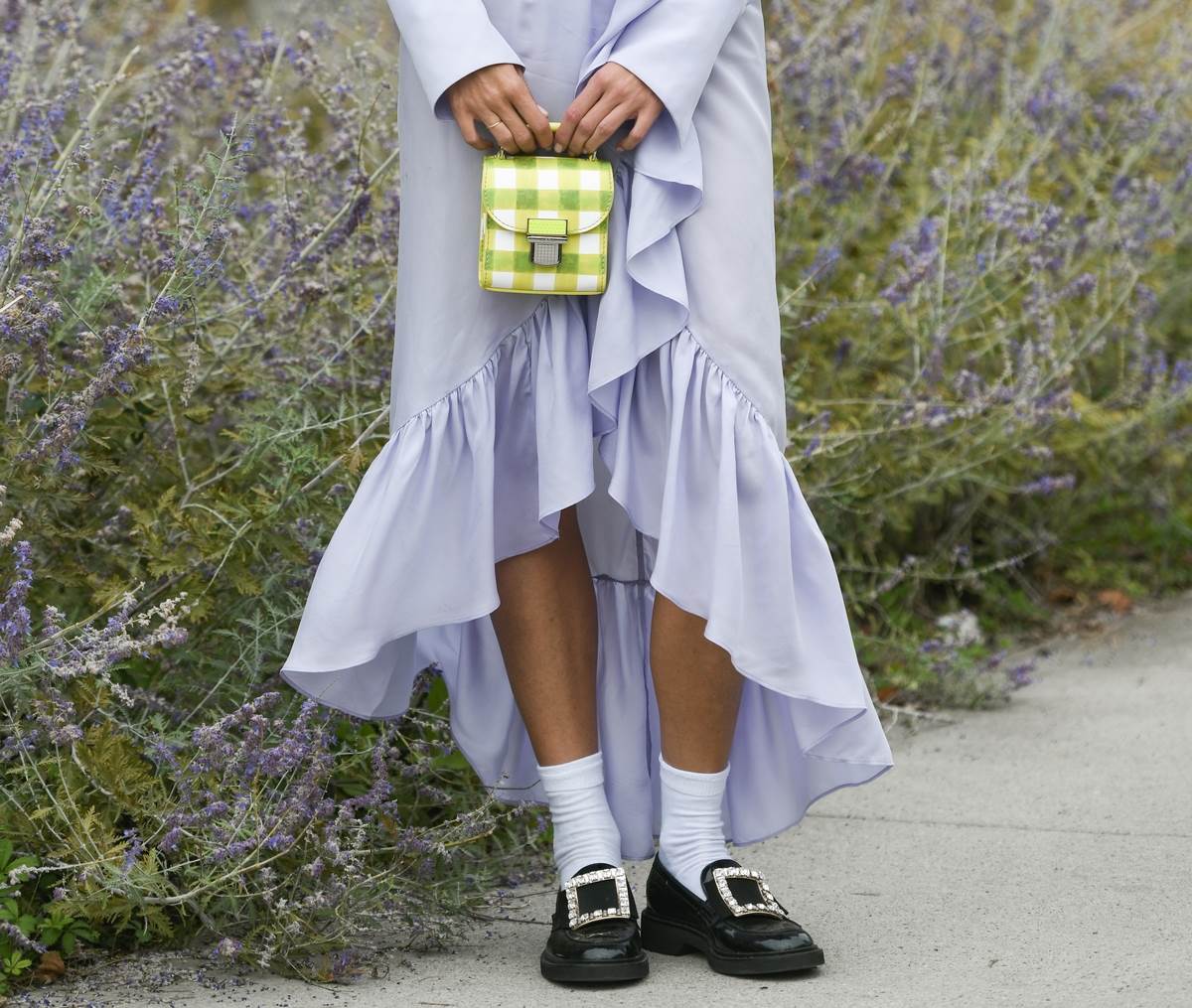 Bele čarape čine da svaka kombinacija izgleda skupo | Lepa i srećna