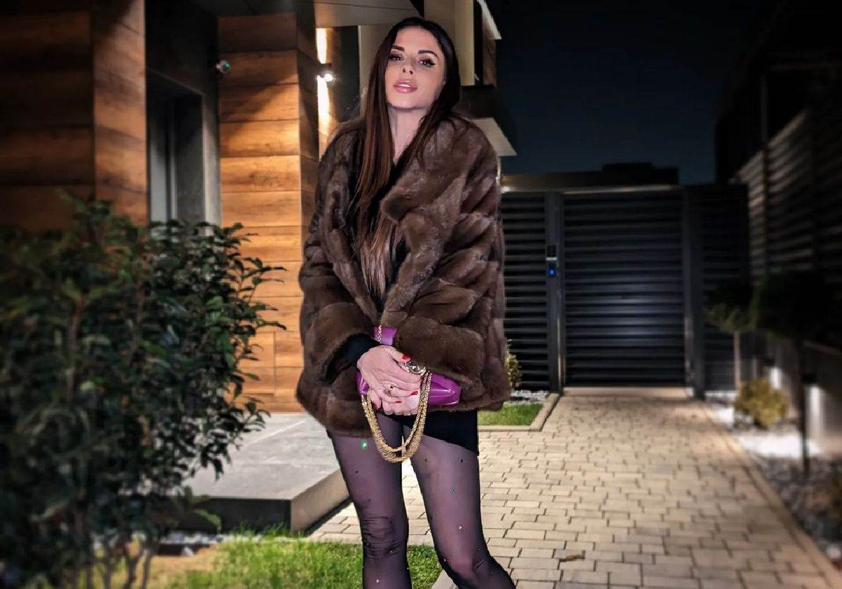 Ana Sević krije jelku za Novu godinu | Lepa i srećna