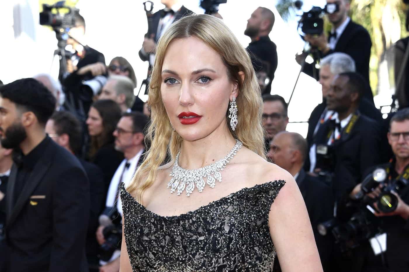 Merjem Uzerli nova serija RU sa duplo mlađim Burakom | Lepa i srećna