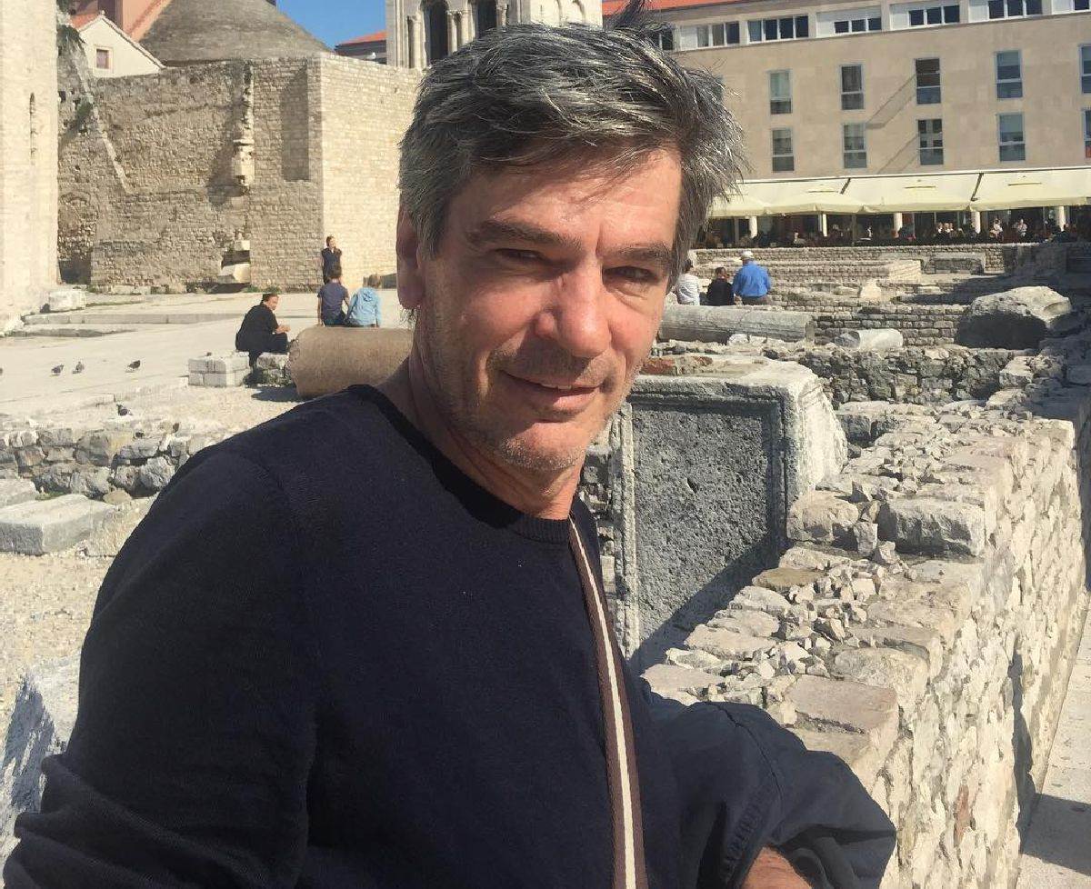 Bolestan glumac Faruk iz serije Lud zbunjen normalan | Lepa i srećna