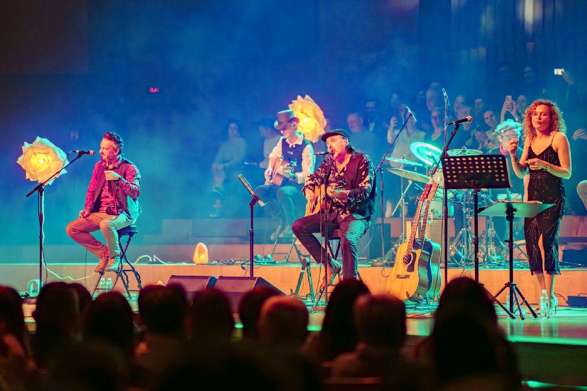 Zabranjeno pušenje kao Neuštekani objavili live album snimljen na koncertu u Lisinskom | Lepa i ...