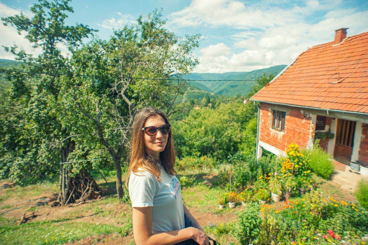 Jevrejku sa bebom spasli u srpskom selu | Lepa i srećna