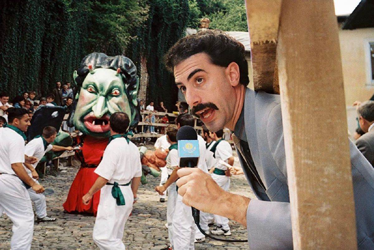 Saša Baron Koen poznat kao Borat pokazao super telo | Lepa i srećna