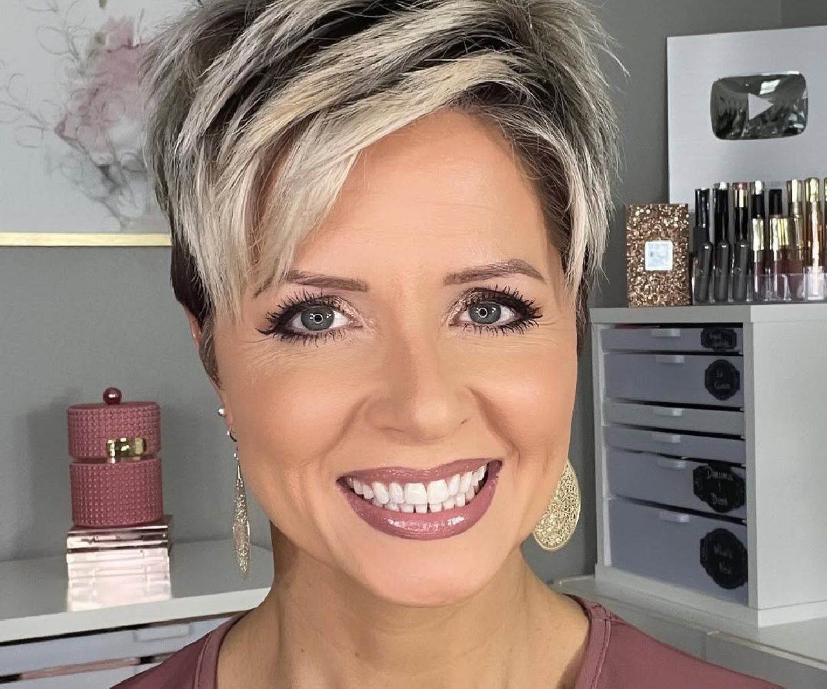 Punije usne šminka olovka i karmin | Lepa i srećna