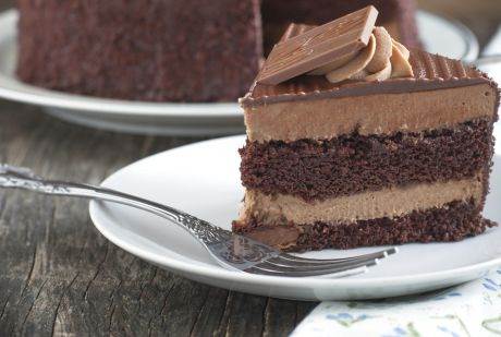 BOGATA ČOKOLADNA POSLASTICA ZA SVEČANE PRILIKE: praline torta (RECEPT ...