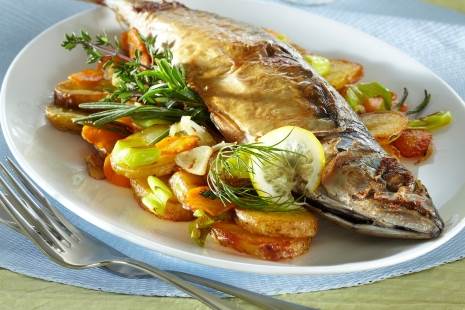 KAKO NAJJEDNOSTAVNIJE SPREMITI UKUSNU SKUŠU: skuša u rerni sa krompirom ...