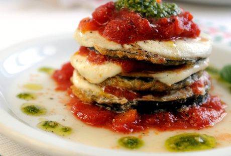 Plavi patlidžan na turski način: kula od patlidžana sa mocarelom ...