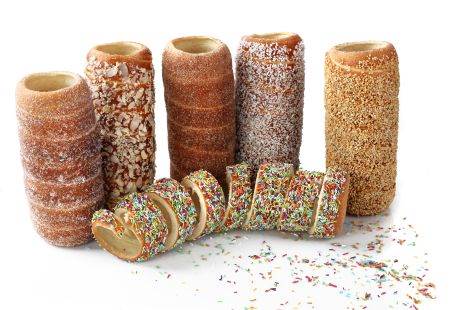 MAĐARSKI SLATKIŠ KURTOŠ CEO SVET OBOŽAVA: evo kako se pravi dimnjak ...