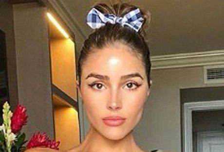 OVA BLUZA JE HIT ZA LETO, A U NJOJ SVAKA ŽENA IZGLEDA SEKSI: evo koju ...