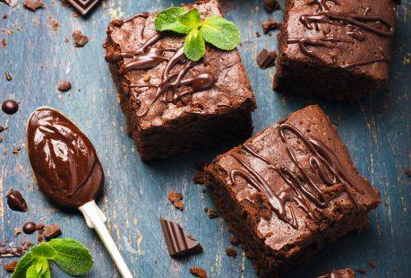 IZDAŠNI KOLAČI ZA LJUBITELJE ČOKOLADE: bogate rum punč kocke (RECEPT ...