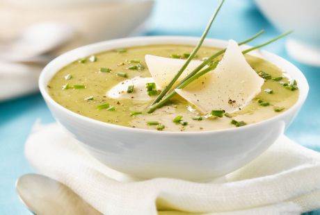 TOPLA PREDJELA: čorba od luka sa parmezanom (RECEPT) | Lepa i srećna