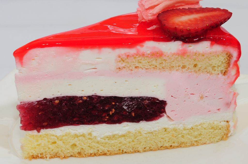 MAGIČNI KOLAČ OD JAGODA I VANILE: lagana i kremasta poslastica sa ...