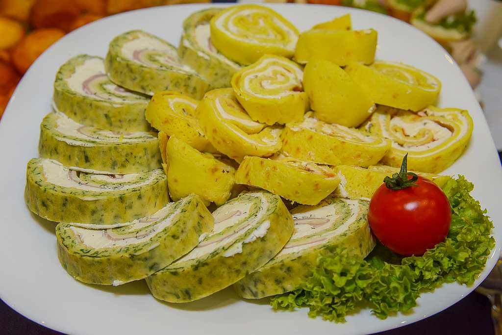 SLAVSKA PREDJELA: šareni rolat sa šunkom (RECEPT) | Lepa i srećna