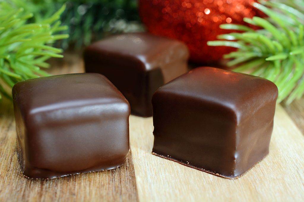 SITNI KOLAČI SA ČOKOLADOM: saher minjoni (RECEPT) | Lepa i srećna