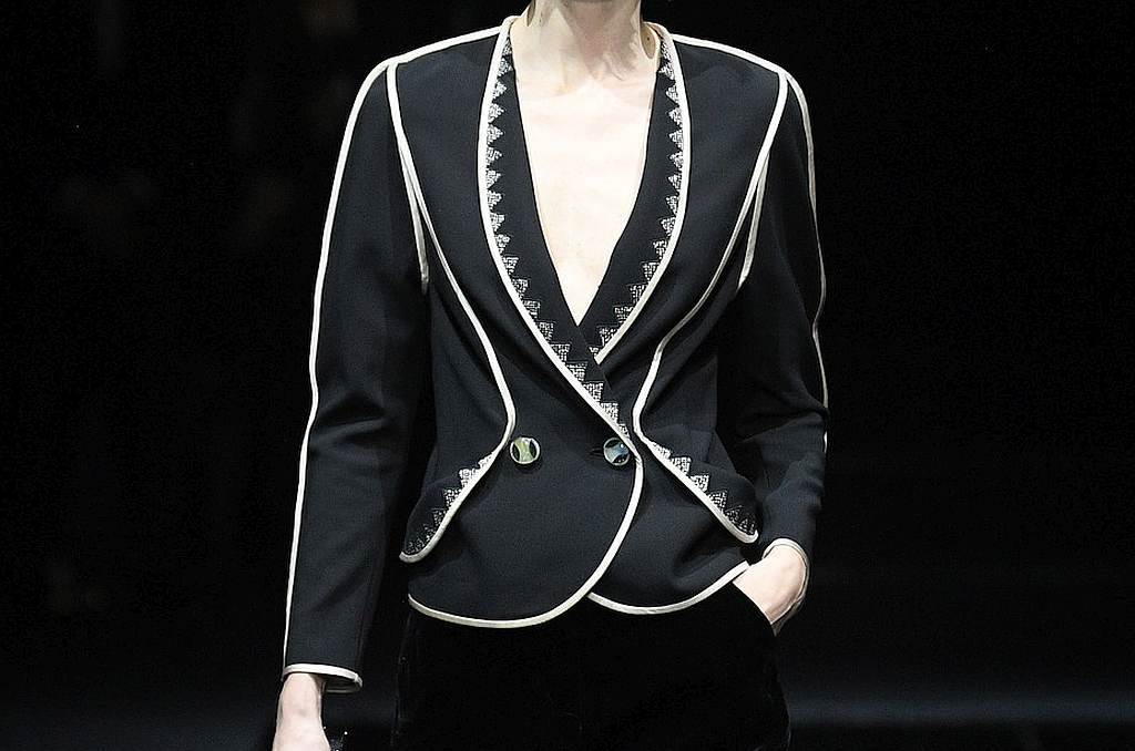 ARMANI ZA 2020: ženstvena i praktična moda uz sako i pantalone koji se ...