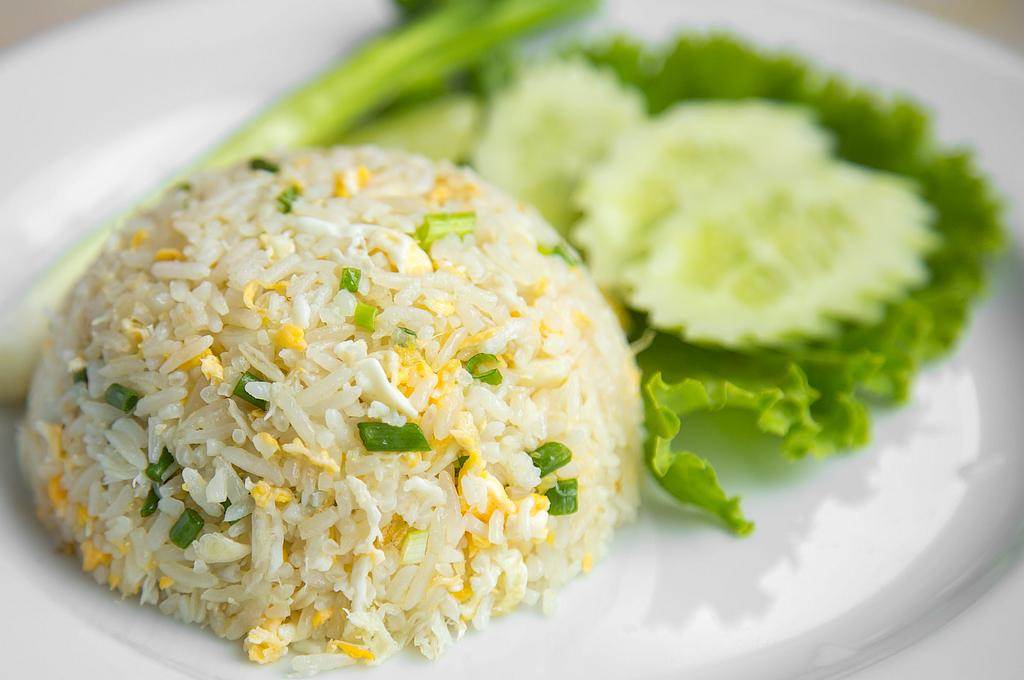 PRŽENI PIRINAČ SA JAJIMA: omiljeni prilog uz kinesku hranu (RECEPT ...