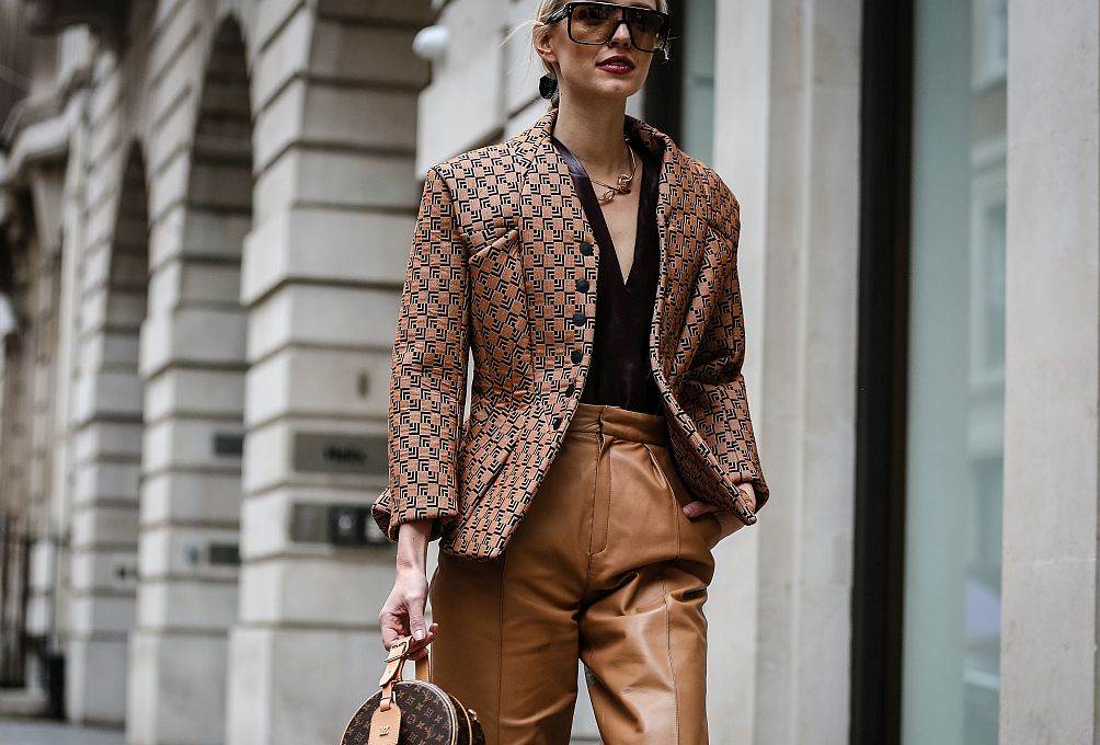 SVE MODERNE ŽENE IMAJU 1 DETALJ ZA KOSU: frizura za 5 minuta (FOTO ...