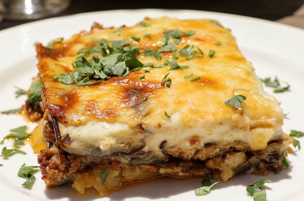 NAJBOLJA GRČKA MUSAKA: plavi patlidžan pohovan u rerni za odlično jelo ...