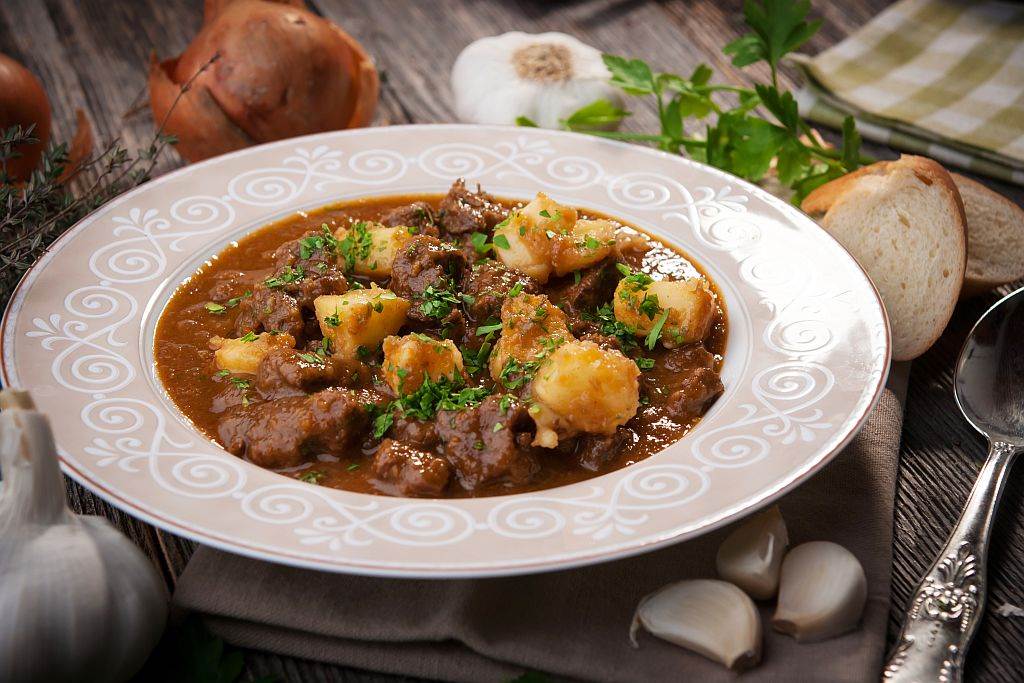 gulas-corba-slovacki-nacin-bogato-corbasto-jelo-kompletan-rucak-recept ...