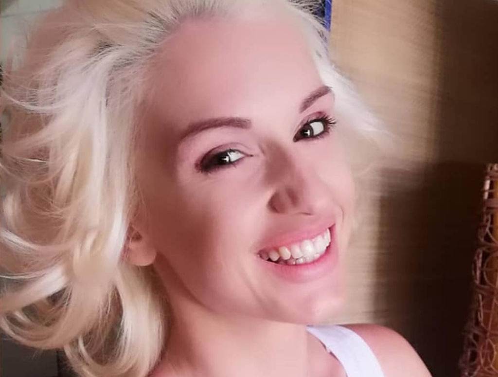 anja mit nova boja kose brineta | Lepa i srećna