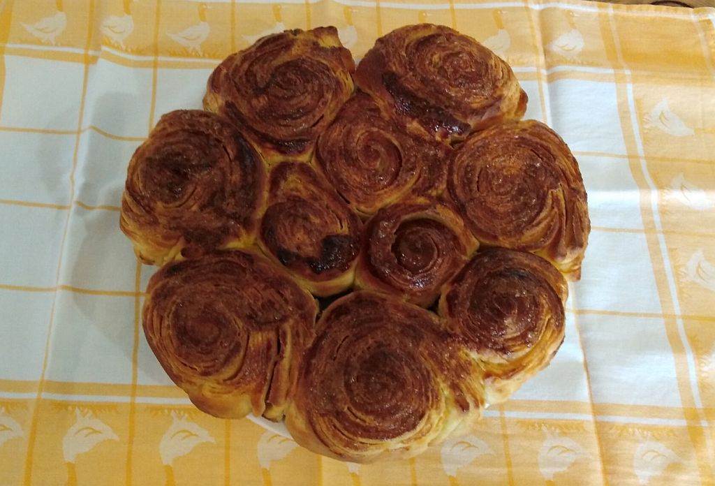 lisnata pogaca ruza | Lepa i srećna