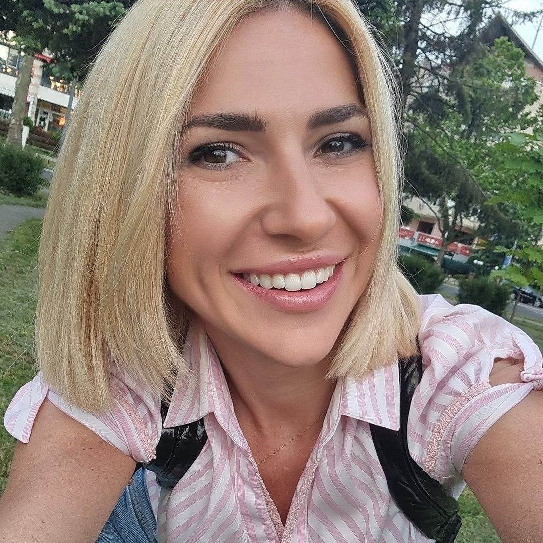 jovana jeremic dala otkaz | Lepa i srećna