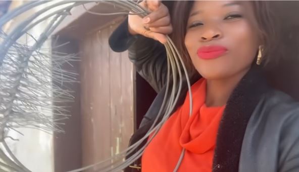 Naledi Repaja Zulu snajka čisti odžak i pravi ajvar | Lepa i srećna